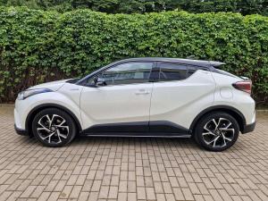 White Toyota C-HR 2018 in Vilnius, with an engine capacity of 1.80 L and mileage of 110 thousand km for 17650 €, photo 13 on AUTOMOTO.COM.LV