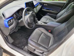White Toyota C-HR 2018 in Vilnius, with an engine capacity of 1.80 L and mileage of 110 thousand km for 17650 €, photo 17 on AUTOMOTO.COM.LV