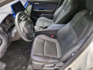 White Toyota C-HR 2018 in Vilnius, with an engine capacity of 1.80 L and mileage of 110 thousand km for 17650 €, photo 18 on AUTOMOTO.COM.LV