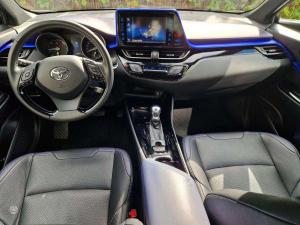 White Toyota C-HR 2018 in Vilnius, with an engine capacity of 1.80 L and mileage of 110 thousand km for 17650 €, photo 20 on AUTOMOTO.COM.LV