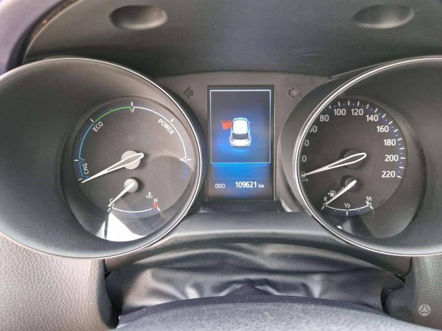 White Toyota C-HR 2018 in Vilnius, with an engine capacity of 1.80 L and mileage of 110 thousand km for 17650 €, photo 22 on AUTOMOTO.COM.LV