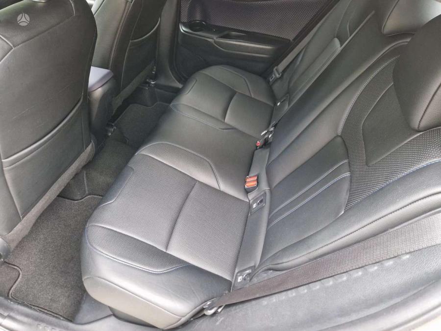 White Toyota C-HR 2018 in Vilnius, with an engine capacity of 1.80 L and mileage of 110 thousand km for 17650 €, photo 31 on AUTOMOTO.COM.LV