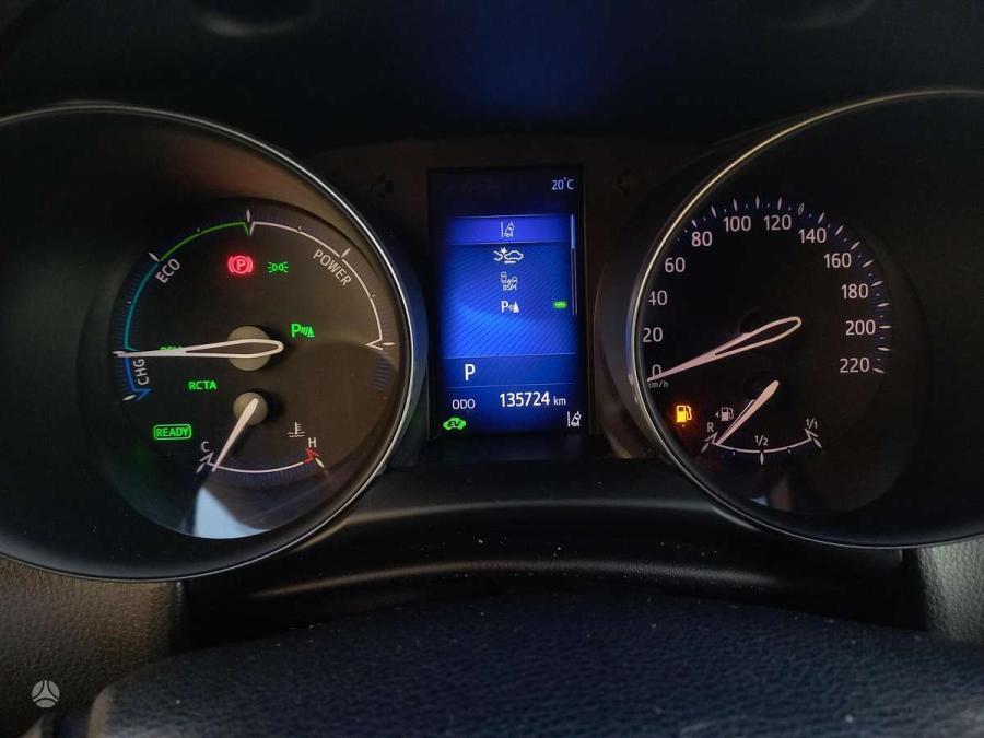 Белый Тойота C-HR 2018 в Шяуляй, объемом двигателя 1.80 л и пробегом 136 тыс. км за 16800 €, фото 9 на AUTOMOTO.COM.LV