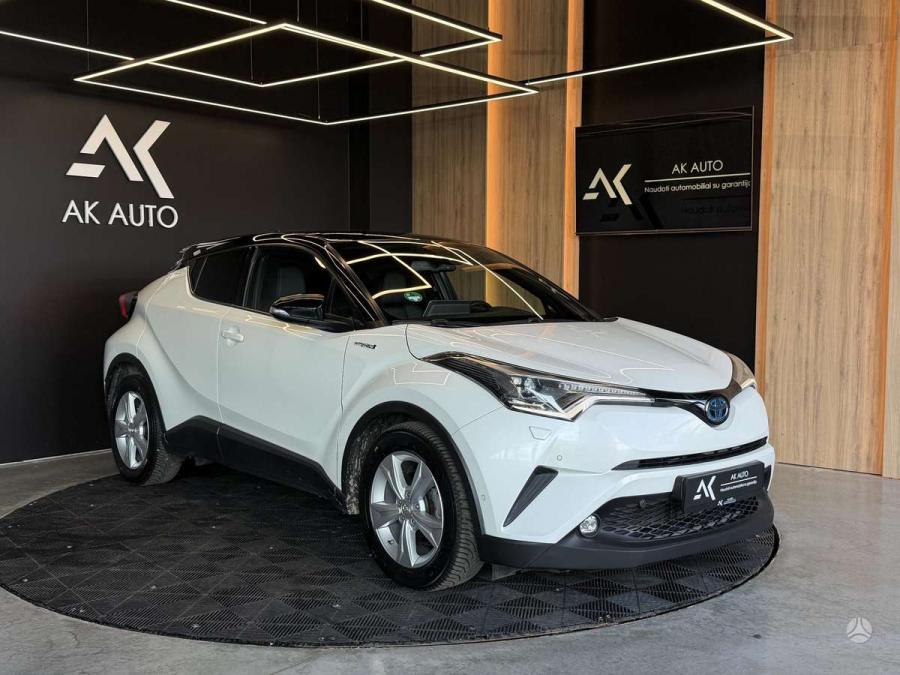 Белый Тойота C-HR 2018 в Каунас, объемом двигателя 1.80 л и пробегом 161 тыс. км за 17990 €, фото 3 на AUTOMOTO.COM.LV