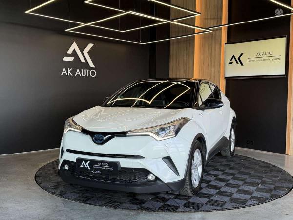 White Toyota C-HR 2018 in Kaunas, with an engine capacity of 1.80 L and mileage of 161 thousand km for 17990 €, photo 5 on AUTOMOTO.COM.LV