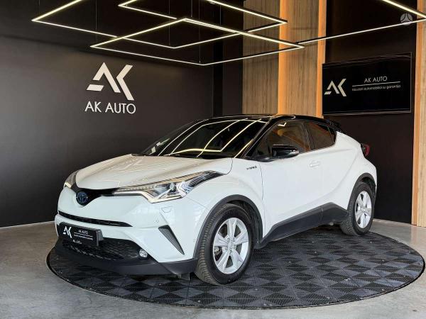 White Toyota C-HR 2018 in Kaunas, with an engine capacity of 1.80 L and mileage of 161 thousand km for 17990 €, photo 6 on AUTOMOTO.COM.LV