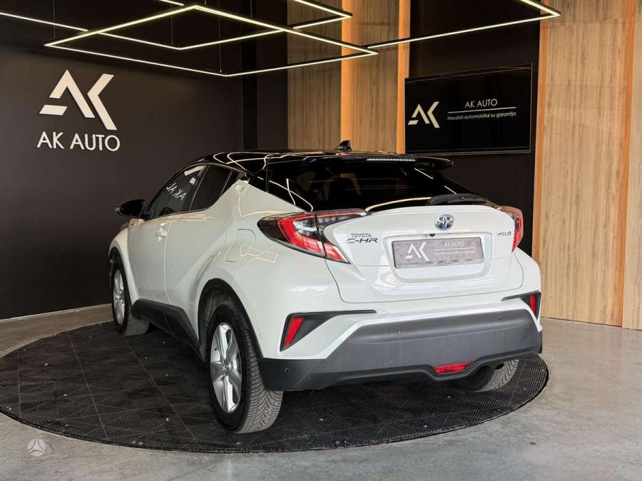 Белый Тойота C-HR 2018 в Каунас, объемом двигателя 1.80 л и пробегом 161 тыс. км за 17990 €, фото 9 на AUTOMOTO.COM.LV