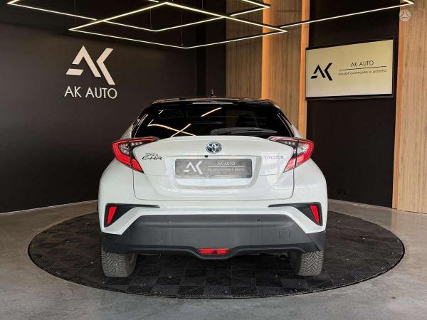 White Toyota C-HR 2018 in Kaunas, with an engine capacity of 1.80 L and mileage of 161 thousand km for 17990 €, photo 9 on AUTOMOTO.COM.LV