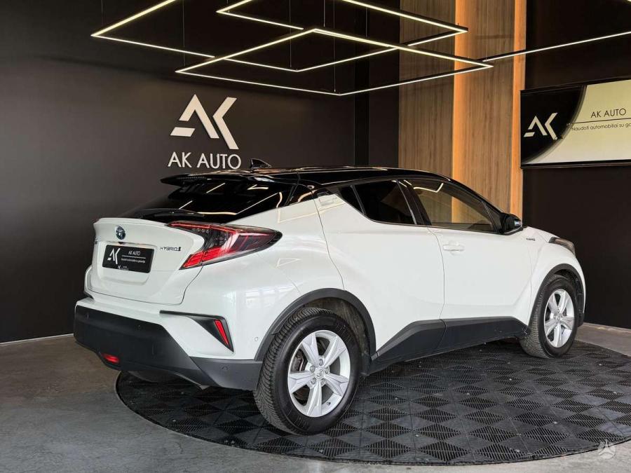 Белый Тойота C-HR 2018 в Каунас, объемом двигателя 1.80 л и пробегом 161 тыс. км за 17990 €, фото 12 на AUTOMOTO.COM.LV