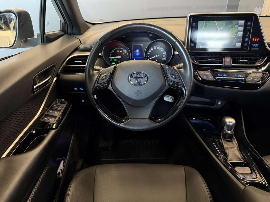 Белый Тойота C-HR 2018 в Каунас, объемом двигателя 1.80 л и пробегом 161 тыс. км за 17990 €, фото 16 на AUTOMOTO.COM.LV