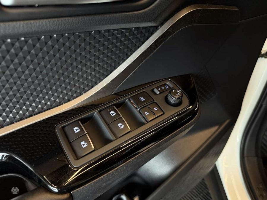 Белый Тойота C-HR 2018 в Каунас, объемом двигателя 1.80 л и пробегом 161 тыс. км за 17990 €, фото 25 на AUTOMOTO.COM.LV
