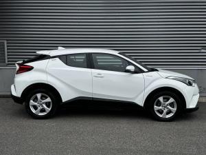 Белый Тойота C-HR 2018 в Рига, объемом двигателя 1.80 л и пробегом 188 тыс. км за 14900 €, фото 7 на AUTOMOTO.COM.LV