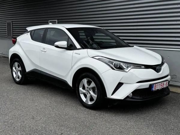 White Toyota C-HR 2018 in Riga, with an engine capacity of 1.80 L and mileage of 188 thousand km for 14900 €, photo 7 on AUTOMOTO.COM.LV