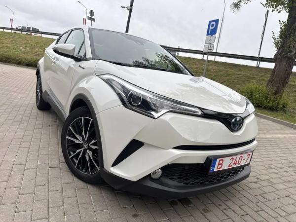 White Toyota C-HR 2018 in Daugavpils, with an engine capacity of 1.80 L and mileage of 110 thousand km for 15400 €, photo 1 on AUTOMOTO.COM.LV