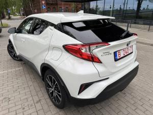 White Toyota C-HR 2018 in Daugavpils, with an engine capacity of 1.80 L and mileage of 110 thousand km for 15400 €, photo 3 on AUTOMOTO.COM.LV