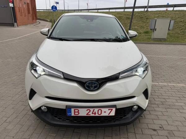 White Toyota C-HR 2018 in Daugavpils, with an engine capacity of 1.80 L and mileage of 110 thousand km for 15400 €, photo 7 on AUTOMOTO.COM.LV
