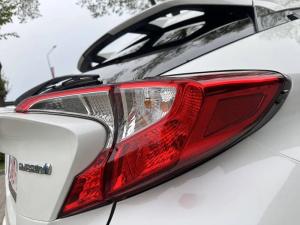 White Toyota C-HR 2018 in Daugavpils, with an engine capacity of 1.80 L and mileage of 110 thousand km for 15400 €, photo 10 on AUTOMOTO.COM.LV