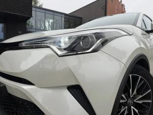 White Toyota C-HR 2018 in Daugavpils, with an engine capacity of 1.80 L and mileage of 110 thousand km for 15400 €, photo 11 on AUTOMOTO.COM.LV