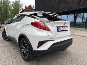 White Toyota C-HR 2018 in Daugavpils, with an engine capacity of 1.80 L and mileage of 110 thousand km for 15400 €, photo 13 on AUTOMOTO.COM.LV