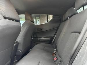 White Toyota C-HR 2018 in Daugavpils, with an engine capacity of 1.80 L and mileage of 110 thousand km for 15400 €, photo 17 on AUTOMOTO.COM.LV
