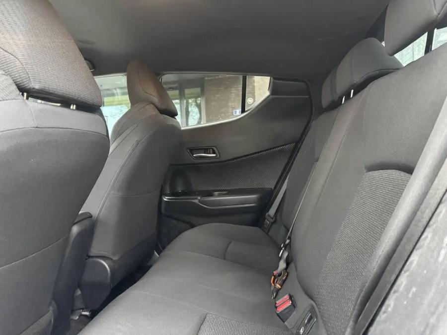 White Toyota C-HR 2018 in Daugavpils, with an engine capacity of 1.80 L and mileage of 110 thousand km for 15400 €, photo 17 on AUTOMOTO.COM.LV