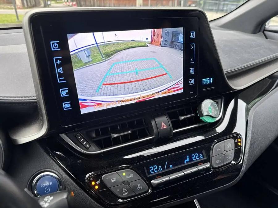 White Toyota C-HR 2018 in Daugavpils, with an engine capacity of 1.80 L and mileage of 110 thousand km for 15400 €, photo 20 on AUTOMOTO.COM.LV