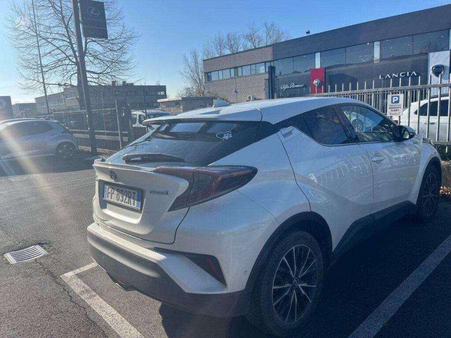 Белый Тойота C-HR 2018 в Шяуляй, объемом двигателя 1.80 л и пробегом 136 тыс. км за 16800 €, фото 4 на AUTOMOTO.COM.LV