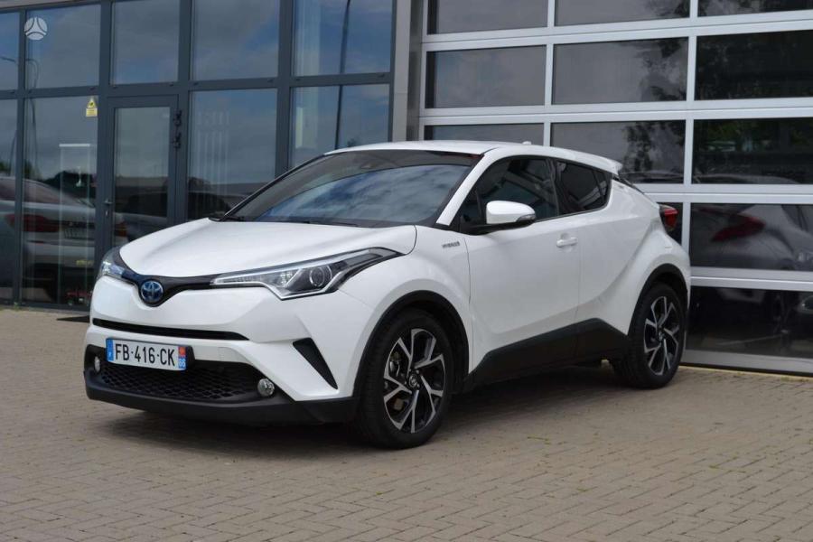Белый Тойота C-HR 2018 в Вильнюс, объемом двигателя 1.80 л и пробегом 211 тыс. км за 15000 €, фото 3 на AUTOMOTO.COM.LV