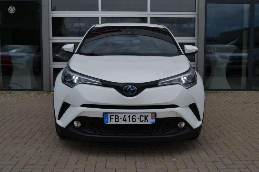 Белый Тойота C-HR 2018 в Вильнюс, объемом двигателя 1.80 л и пробегом 211 тыс. км за 15000 €, фото 4 на AUTOMOTO.COM.LV