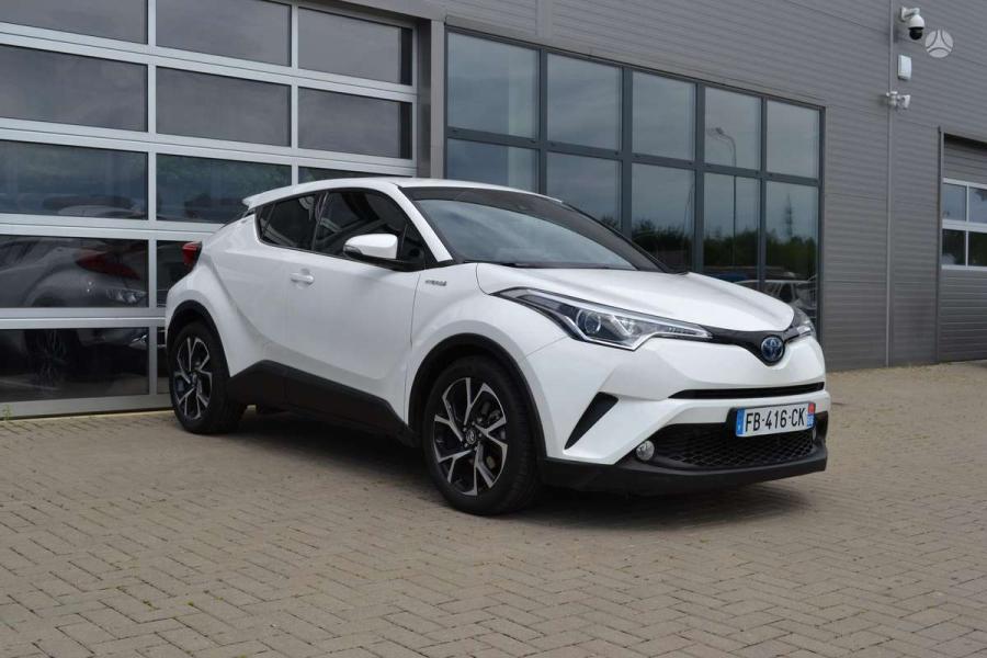Белый Тойота C-HR 2018 в Вильнюс, объемом двигателя 1.80 л и пробегом 211 тыс. км за 15000 €, фото 5 на AUTOMOTO.COM.LV