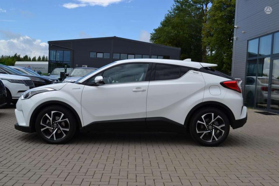 Белый Тойота C-HR 2018 в Вильнюс, объемом двигателя 1.80 л и пробегом 211 тыс. км за 15000 €, фото 7 на AUTOMOTO.COM.LV
