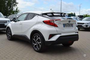 Белый Тойота C-HR 2018 в Вильнюс, объемом двигателя 1.80 л и пробегом 211 тыс. км за 15000 €, фото 8 на AUTOMOTO.COM.LV