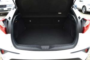 Белый Тойота C-HR 2018 в Вильнюс, объемом двигателя 1.80 л и пробегом 211 тыс. км за 15000 €, фото 14 на AUTOMOTO.COM.LV