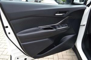 Белый Тойота C-HR 2018 в Вильнюс, объемом двигателя 1.80 л и пробегом 211 тыс. км за 15000 €, фото 18 на AUTOMOTO.COM.LV