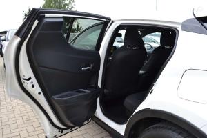 Белый Тойота C-HR 2018 в Вильнюс, объемом двигателя 1.80 л и пробегом 211 тыс. км за 15000 €, фото 22 на AUTOMOTO.COM.LV