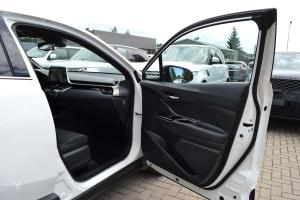Белый Тойота C-HR 2018 в Вильнюс, объемом двигателя 1.80 л и пробегом 211 тыс. км за 15000 €, фото 29 на AUTOMOTO.COM.LV