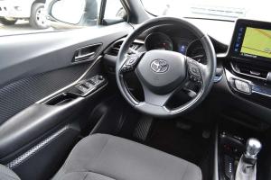 Белый Тойота C-HR 2018 в Вильнюс, объемом двигателя 1.80 л и пробегом 211 тыс. км за 15000 €, фото 33 на AUTOMOTO.COM.LV