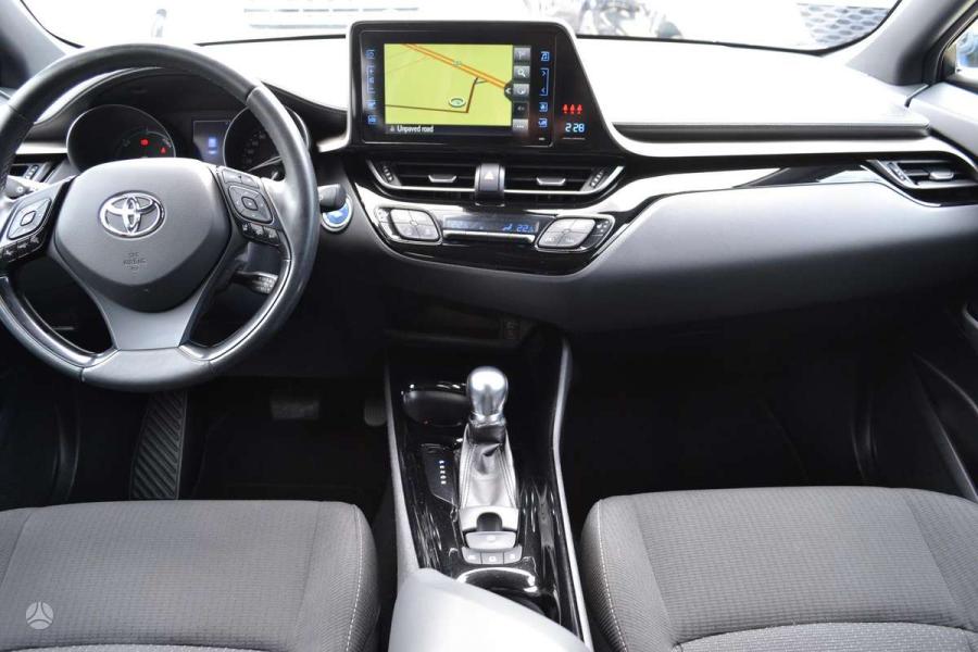 Белый Тойота C-HR 2018 в Вильнюс, объемом двигателя 1.80 л и пробегом 211 тыс. км за 15000 €, фото 34 на AUTOMOTO.COM.LV