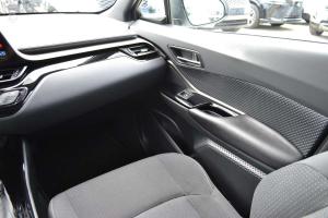 Белый Тойота C-HR 2018 в Вильнюс, объемом двигателя 1.80 л и пробегом 211 тыс. км за 15000 €, фото 35 на AUTOMOTO.COM.LV