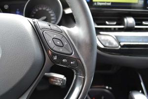 Белый Тойота C-HR 2018 в Вильнюс, объемом двигателя 1.80 л и пробегом 211 тыс. км за 15000 €, фото 37 на AUTOMOTO.COM.LV