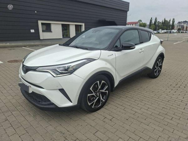 White Toyota C-HR 2018 in Kaunas, with an engine capacity of 1.80 L and mileage of 125 thousand km for 16800 €, photo 2 on AUTOMOTO.COM.LV