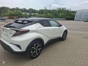 Белый Тойота C-HR 2018 в Каунас, объемом двигателя 1.80 л и пробегом 125 тыс. км за 16800 €, фото 6 на AUTOMOTO.COM.LV