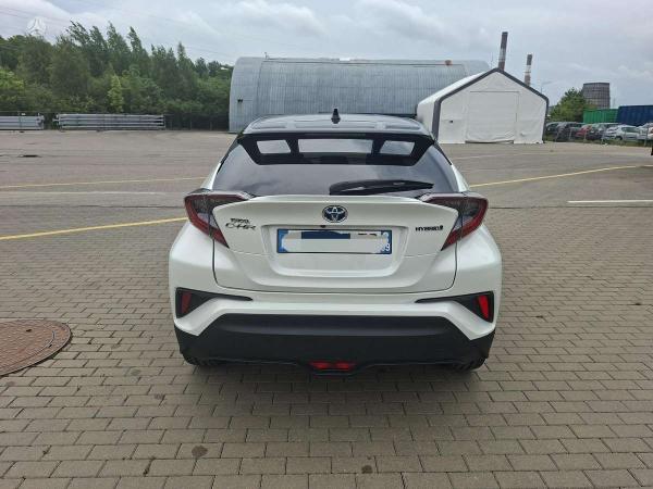 White Toyota C-HR 2018 in Kaunas, with an engine capacity of 1.80 L and mileage of 125 thousand km for 16800 €, photo 7 on AUTOMOTO.COM.LV