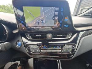 Белый Тойота C-HR 2018 в Каунас, объемом двигателя 1.80 л и пробегом 125 тыс. км за 16800 €, фото 12 на AUTOMOTO.COM.LV