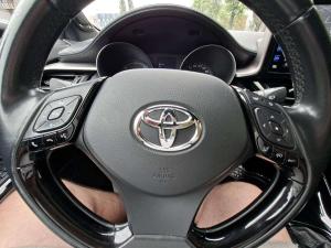 Белый Тойота C-HR 2018 в Каунас, объемом двигателя 1.80 л и пробегом 125 тыс. км за 16800 €, фото 13 на AUTOMOTO.COM.LV