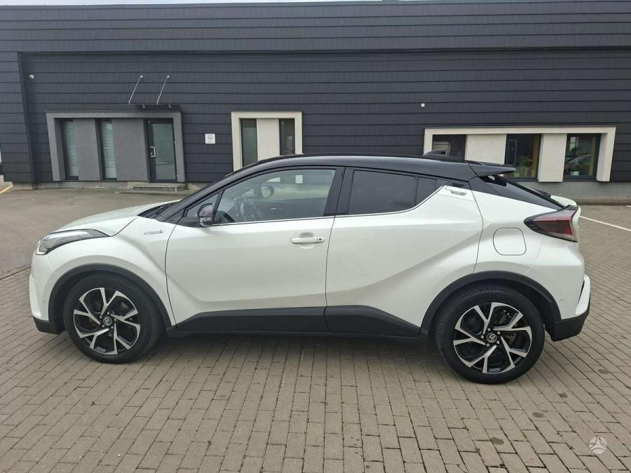 Белый Тойота C-HR 2018 в Каунас, объемом двигателя 1.80 л и пробегом 125 тыс. км за 16800 €, фото 20 на AUTOMOTO.COM.LV
