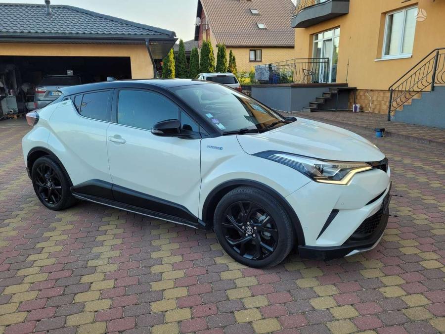 Balts Toyota C-HR 2018 Viļņa, ar dzinēja tilpumu 1.86 L un nobraukumu 187 tūkst. km par 15300 €, foto 1 vietnē AUTOMOTO.COM.LV