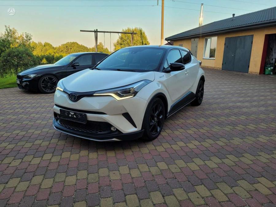 Balts Toyota C-HR 2018 Viļņa, ar dzinēja tilpumu 1.86 L un nobraukumu 187 tūkst. km par 15300 €, foto 3 vietnē AUTOMOTO.COM.LV