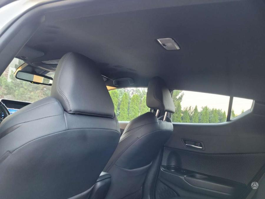 Balts Toyota C-HR 2018 Viļņa, ar dzinēja tilpumu 1.86 L un nobraukumu 187 tūkst. km par 15300 €, foto 15 vietnē AUTOMOTO.COM.LV