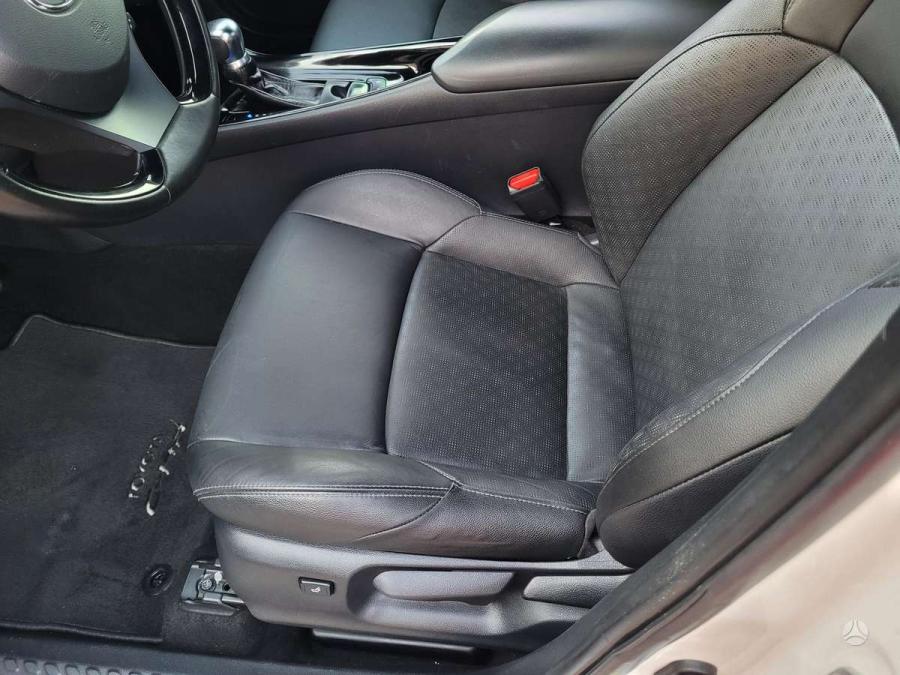 Balts Toyota C-HR 2018 Viļņa, ar dzinēja tilpumu 1.86 L un nobraukumu 187 tūkst. km par 15300 €, foto 16 vietnē AUTOMOTO.COM.LV